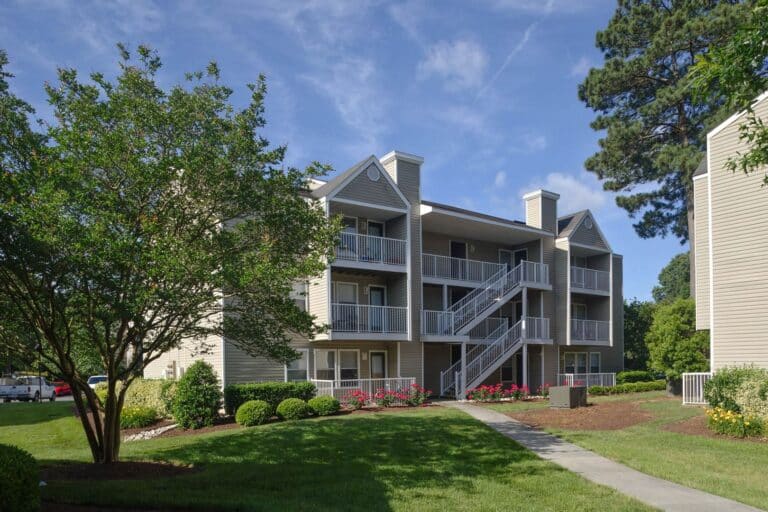 Lake Taylor Pointe - The Breeden Company