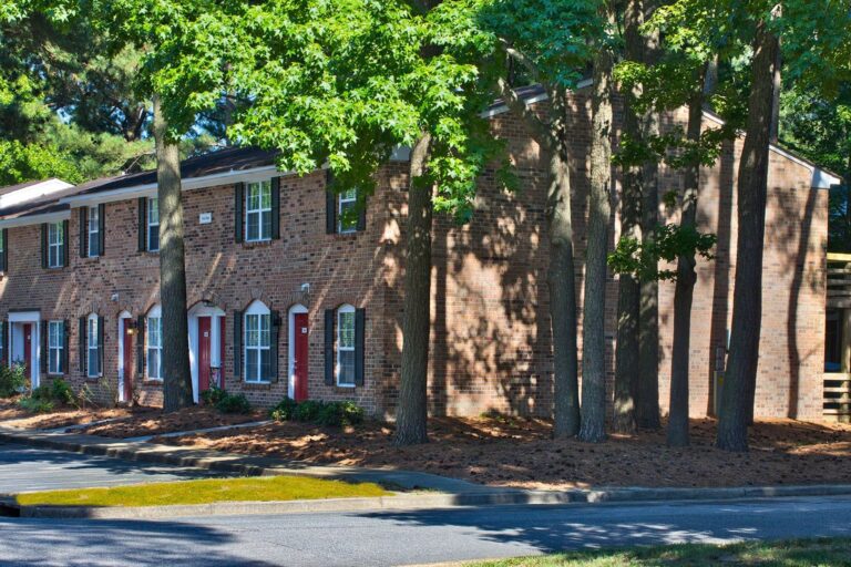 Lake Taylor Pointe - The Breeden Company